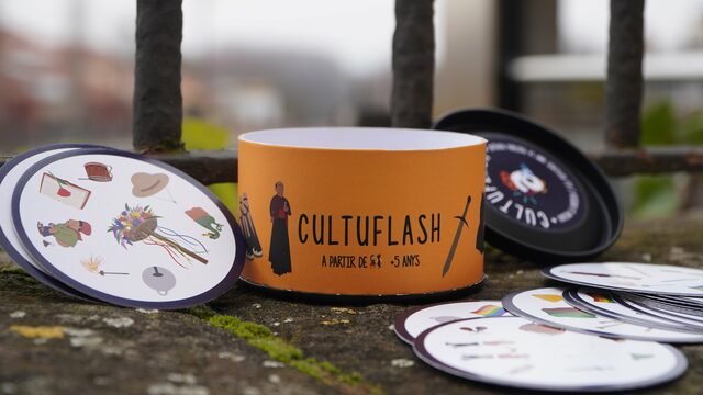 CULTUFLASH: Un Joc de cartes dinàmic que connecta i difon la cultura ...